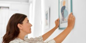 Picture Falling Off The Wall Spiritual Meaning - Symbols and Synchronicity